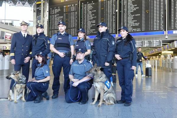 Karlsruher Zoll bekommt neue Uniformen | Regionews.eu